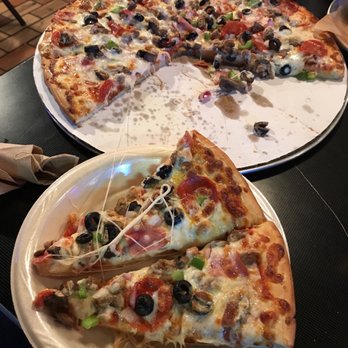 HUSKERVILLE PUB AND PIZZA - Updated December 2025 - 12 Photos & 19 ...