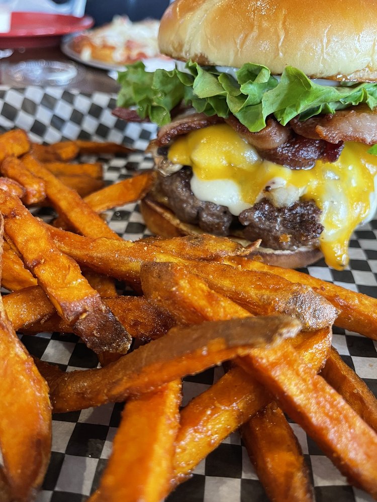 ROOSTER’S GRILLE & PIZZARIA - 53 Photos & 57 Reviews - 1000 5th St ...