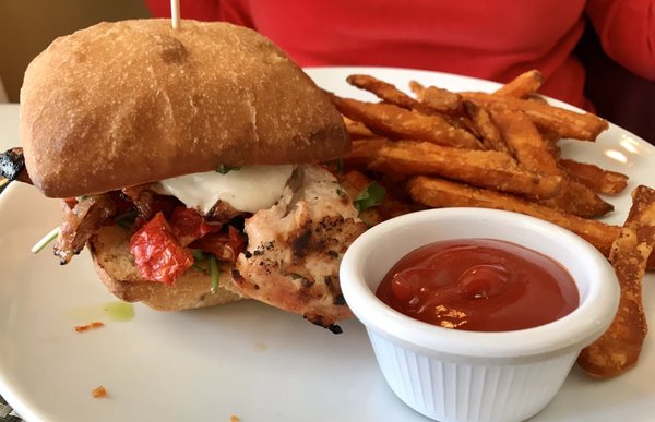 MERCHANTS ROW AT THE CONCORD’S COLONIAL INN - 104 Photos & 133 Reviews ...