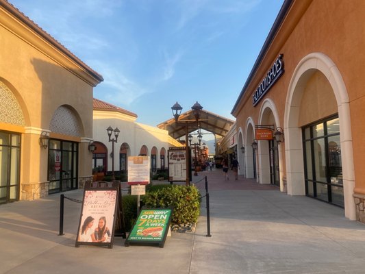 OUTLETS AT TEJON - 490 Photos & 288 Reviews - 5701 Outlets At Tejon ...