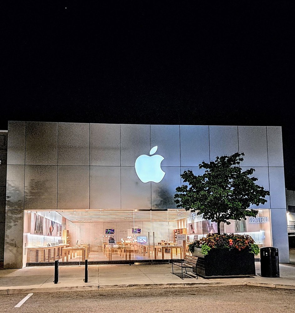 APPLE SUBURBAN SQUARE - Updated December 2025 - 35 Photos & 171 Reviews ...