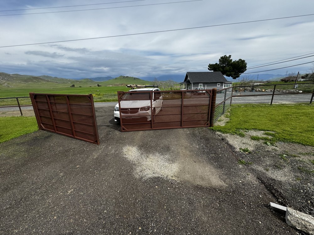 GARAGE DOOR AND GATES SERVICES - Updated March 2025 - 10 Photos - 7504 ...