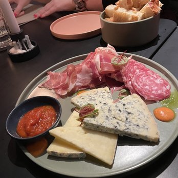 THE BEESWING - Updated May 2024 - 15 Photos - 24a Minshull St ...