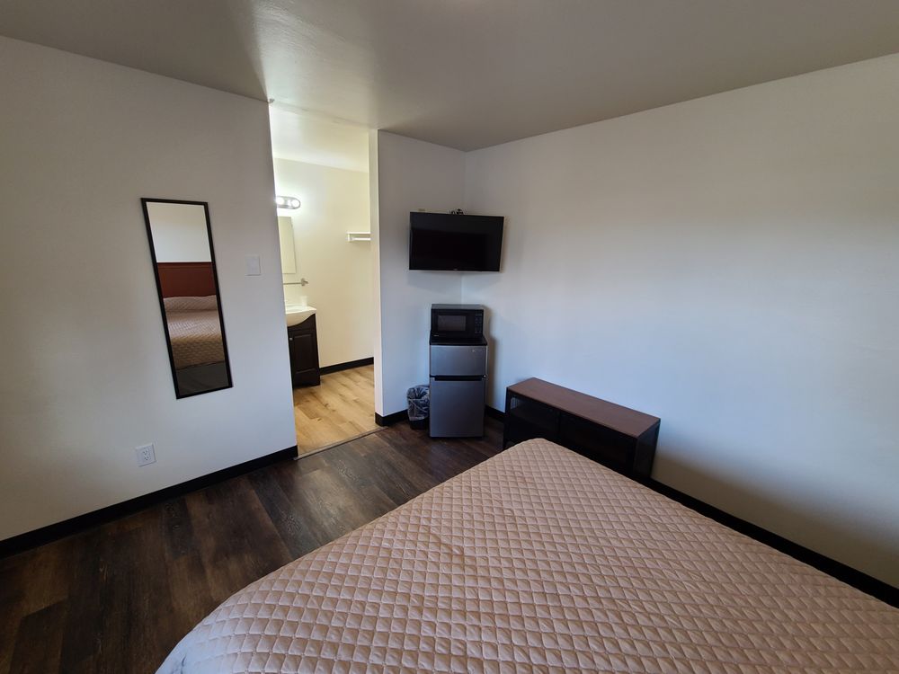 K & E MOTOR INN - Updated August 2025 - 15 Reviews - 23921 Highway 99 ...