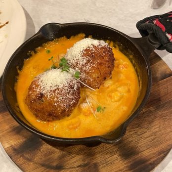 CAST IRON CHEF CHOP HOUSE & OYSTER BAR - Updated July 2024 - 734 Photos ...