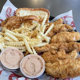 RAISING CANE’S - Updated October 2025 - 139 Photos & 68 Reviews - 10 ...