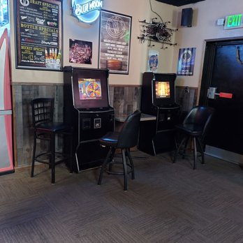 LOCALS PUB - Updated December 2025 - 27 Photos & 28 Reviews - 1580 ...