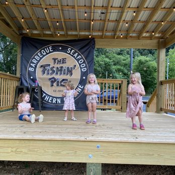 THE FISHIN’ PIG - Updated October 2024 - 142 Photos & 269 Reviews - 117 ...