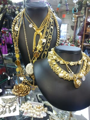 LUCKENBOOTH CONSIGNMENT GALLERY - Updated October 2025 - 131 W First St, O'Fallon, Illinois ...