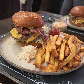 ASLLANI’S CORNER - Updated July 2025 - 41 Photos & 32 Reviews - Höheweg ...