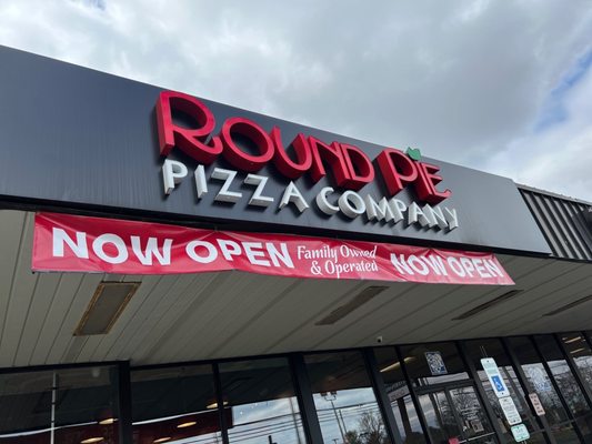 ROUND PIE PIZZA COMPANY - Updated August 2025 - 55 Photos & 71 Reviews ...