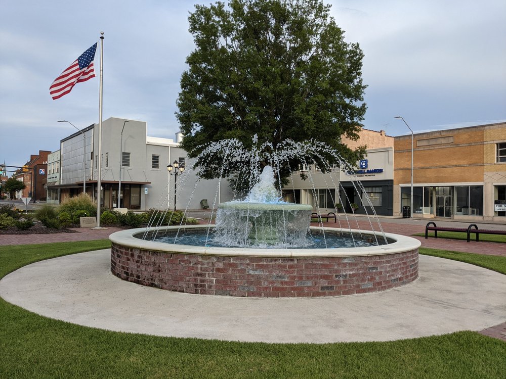 FOUNTAIN PARK - Updated September 2024 - 1865 N Lee St, Rockingham ...