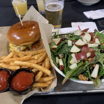 BELCHING BEAVER PUB 980 - Updated June 2024 - 908 Photos & 645 Reviews ...