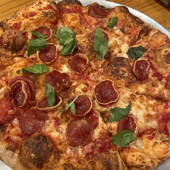 PINTHOUSE PIZZA - Updated September 2024 - 1050 Photos & 1362 Reviews ...