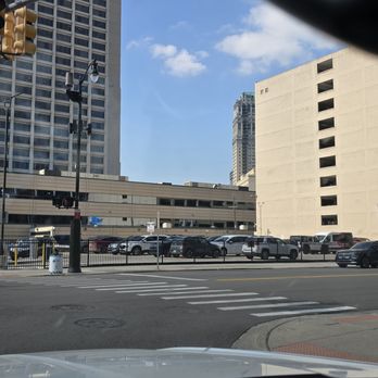 DOUBLETREE SUITES BY HILTON HOTEL DETROIT DOWNTOWN - FORT SHELBY ...