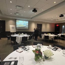 THE HAPP INN BAR & GRILL - Updated August 2025 - 335 Photos & 386 ...