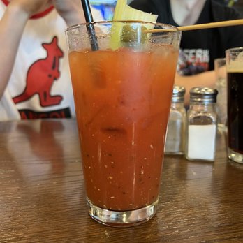 TRAILSIDE TAP - Updated August 2024 - 100 Photos & 104 Reviews - 710 SW ...