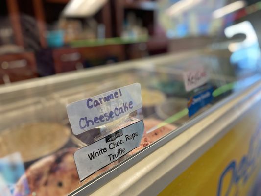 B&E ICE CREAM & COFFEE SHOP - Updated October 2025 - 25 Photos - 918 ...