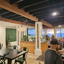 LANTERNS RESTAURANT AND TAVERN - Updated December 2025 - 720 Photos ...