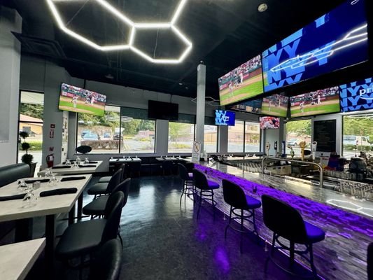 THE 19TH HOLE - Updated January 2026 - 21 Photos - 240 S Highland Ave ...