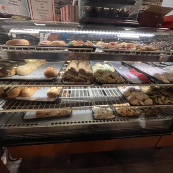 HEITZMAN TRADITIONAL BAKERY AND DELI - Updated July 2025 - 182 Photos ...
