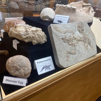 CRATER ROCK MUSEUM & GIFT SHOP - Updated October 2025 - 44 Photos & 27 ...