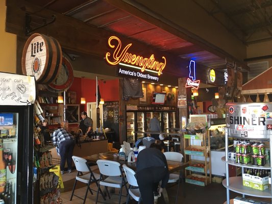 NEON PIG - 375 Photos & 396 Reviews - Cafes - 1203 N Gloster St, Tupelo ...