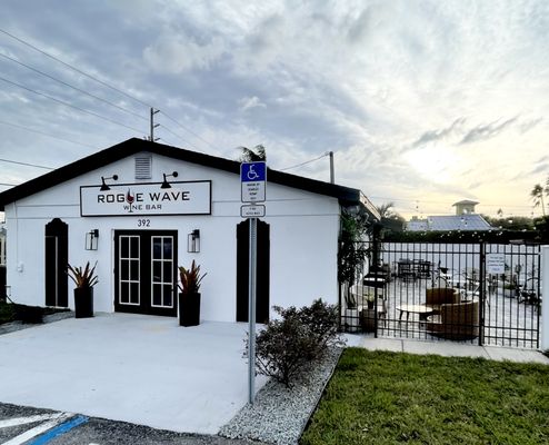 ROGUE WAVE WINE BAR - Updated December 2025 - 64 Photos & 18 Reviews - 392 N Causeway, New ...