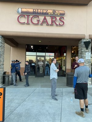 RUIZ CIGARS - Updated July 2024 - 27 Photos & 13 Reviews - 4991 S ...