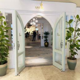 AMAL - Updated January 2026 - 380 Photos & 132 Reviews - 131 Bloor ...