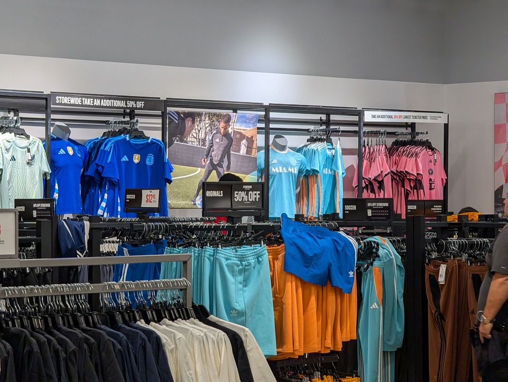 ADIDAS OUTLET - Updated December 2025 - 30 Photos & 24 Reviews - 8200 ...