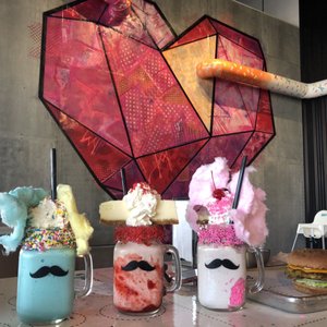 REGRUB BURGER BAR - 205 Photos & 159 Reviews - 625 11th Avenue SW ...