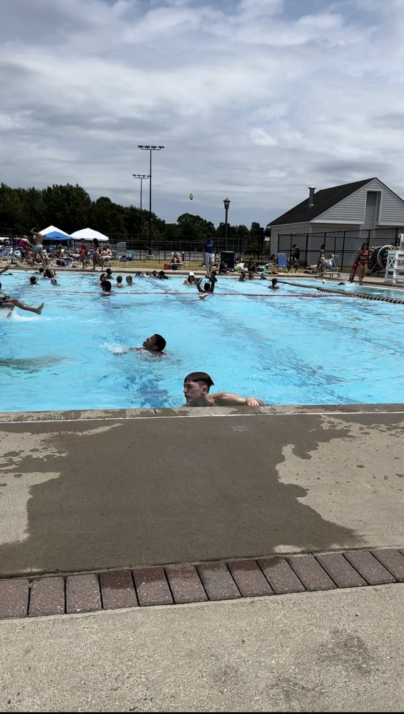 DIXON POOL - Updated November 2025 - 1300 Dixon St, Fredericksburg ...