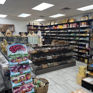 CHOCOLATE AND NUT KINGDOM - 140 Photos & 23 Reviews - 3731 Bardstown Rd ...