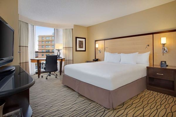 HILTON ROSEMONT/CHICAGO O’HARE - 163 Photos & 162 Reviews - 5550 N ...