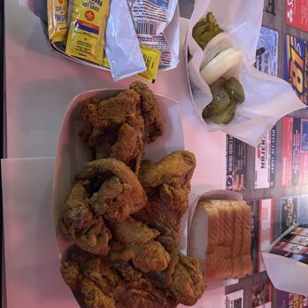 EISCHEN’S BAR - Updated September 2025 - 566 Photos & 417 Reviews - 109 ...