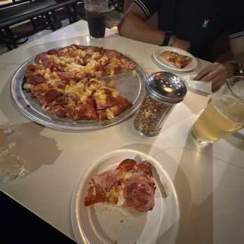 TOPPERS PIZZA PLACE - Updated December 2025 - 428 Photos & 714 Reviews ...