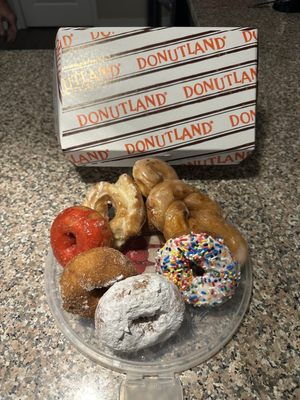 DONUTLAND - Updated June 2024 - 13 Photos - 4820 100th St, Urbandale, Iowa - Donuts - Phone ...