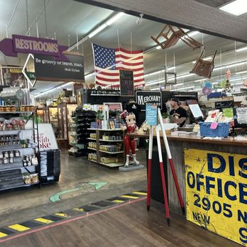 MERCHANT SQUARE ANTIQUE MARKETPLACE - Updated April 2025 - 585 Photos ...