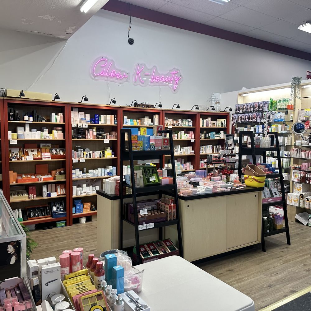GLOW K-BEAUTY - Updated April 2025 - 5079 Edgewater Dr, Orlando ...