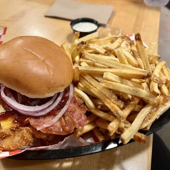 CLUCKERS - Updated November 2024 - 145 Photos & 92 Reviews - 600 S ...