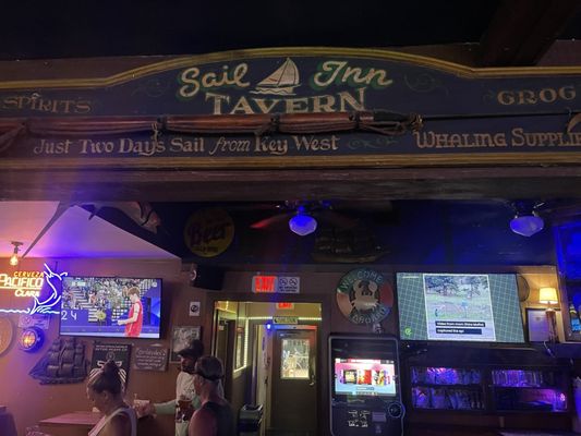 SAIL INN - Updated December 2025 - 17 Photos & 30 Reviews - 657 George ...