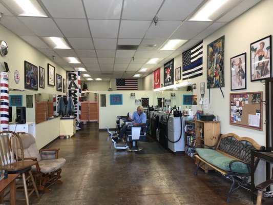 OAK PARK BARBER SHOP - Updated August 2025 - 20 Photos & 15 Reviews ...