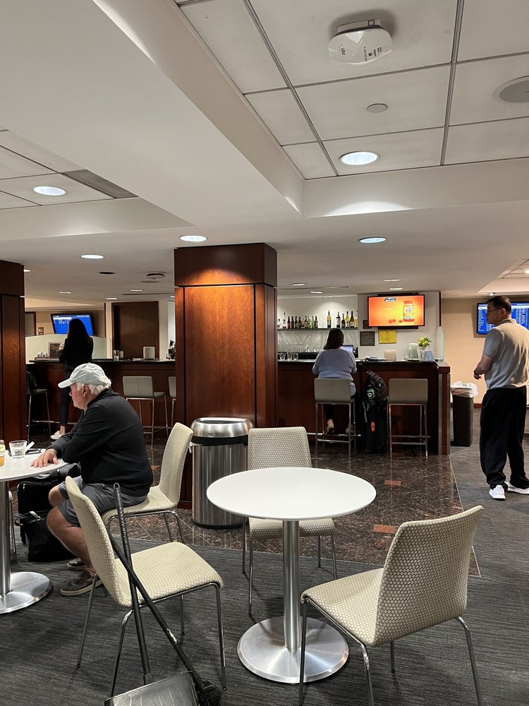 UNITED CLUB - Updated May 2024 - 201 Photos & 94 Reviews - 1 Saarinen ...