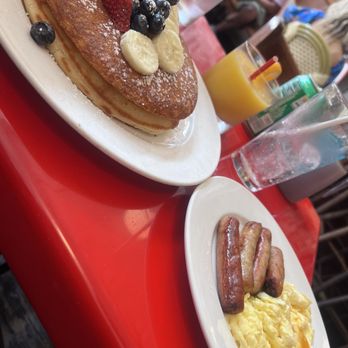 CAFÉ LULUC - Updated August 2024 - 1768 Photos & 1676 Reviews - 214 ...