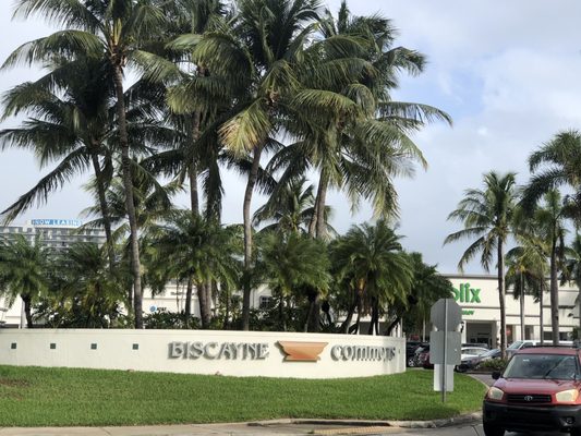 BISCAYNE COMMONS - Updated January 2026 - 16 Photos - 14681 Biscayne ...