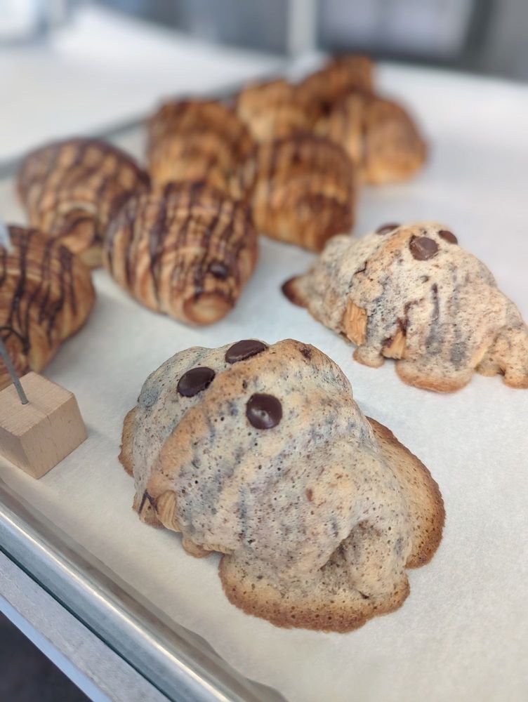 ROJI BAKERY - Updated October 2025 - 388 Photos & 256 Reviews - 807 S ...