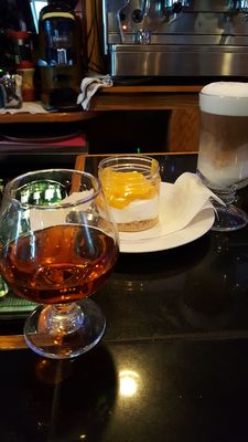 TRACKSIDE BAR & GRILL - 84 Photos & 101 Reviews - Portuguese - 30 ...