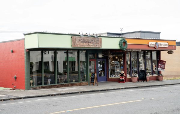 TABLE FOR 12 - Updated January 2026 - 31 Photos - 320 5th Ave S ...