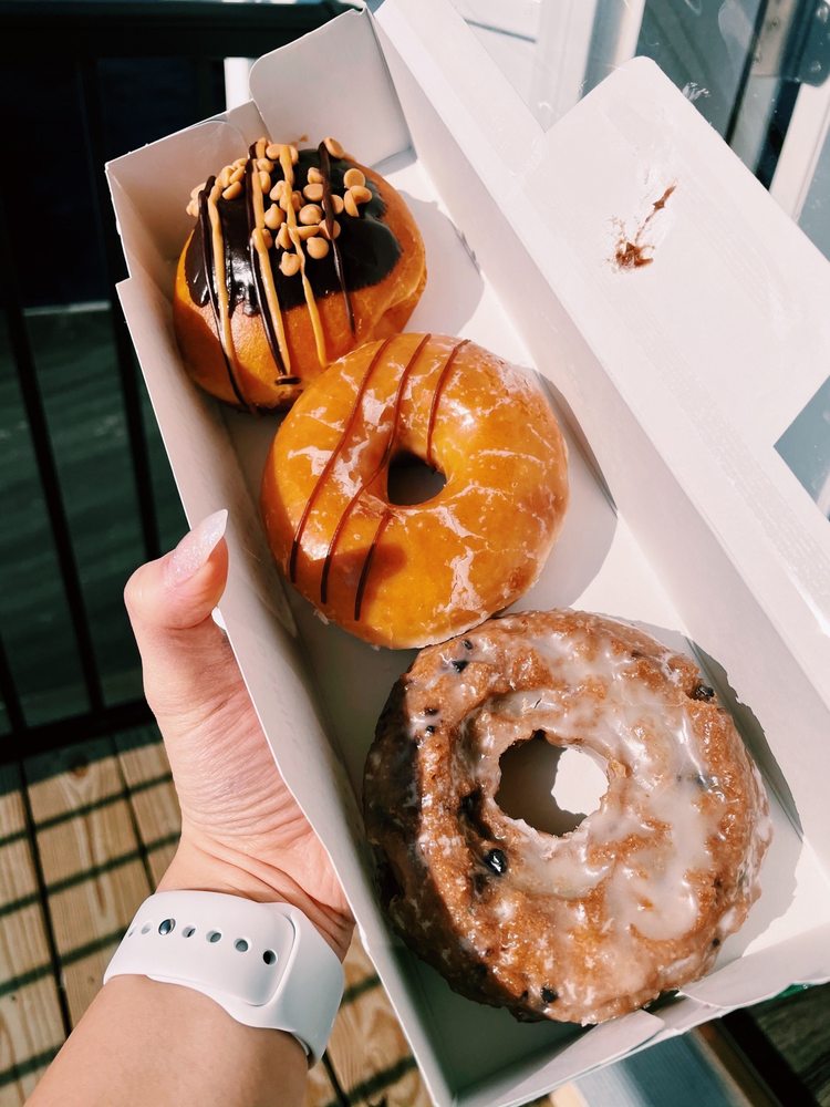 KRISPY KREME - Updated January 2025 - 43 Photos & 65 Reviews - 3690 W ...